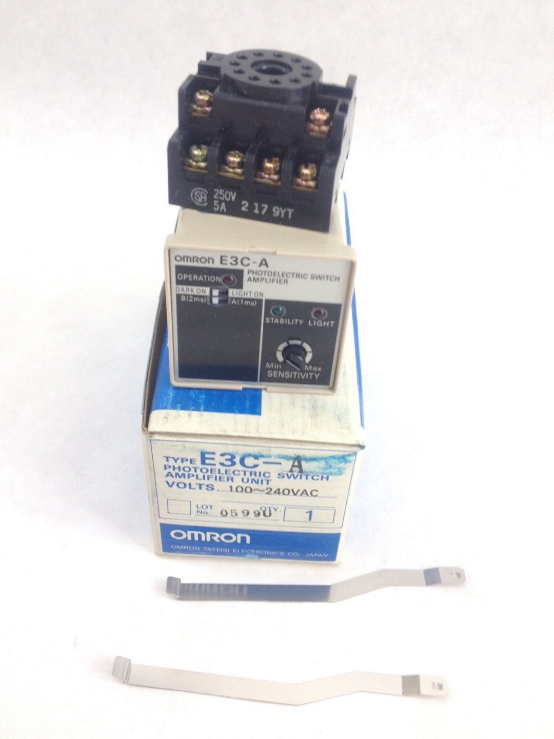 OMRON E3C-A PHOTOELECTRIC SWITCH AMPLIFIER ASSY UNIT & SOCKET RELAY ...