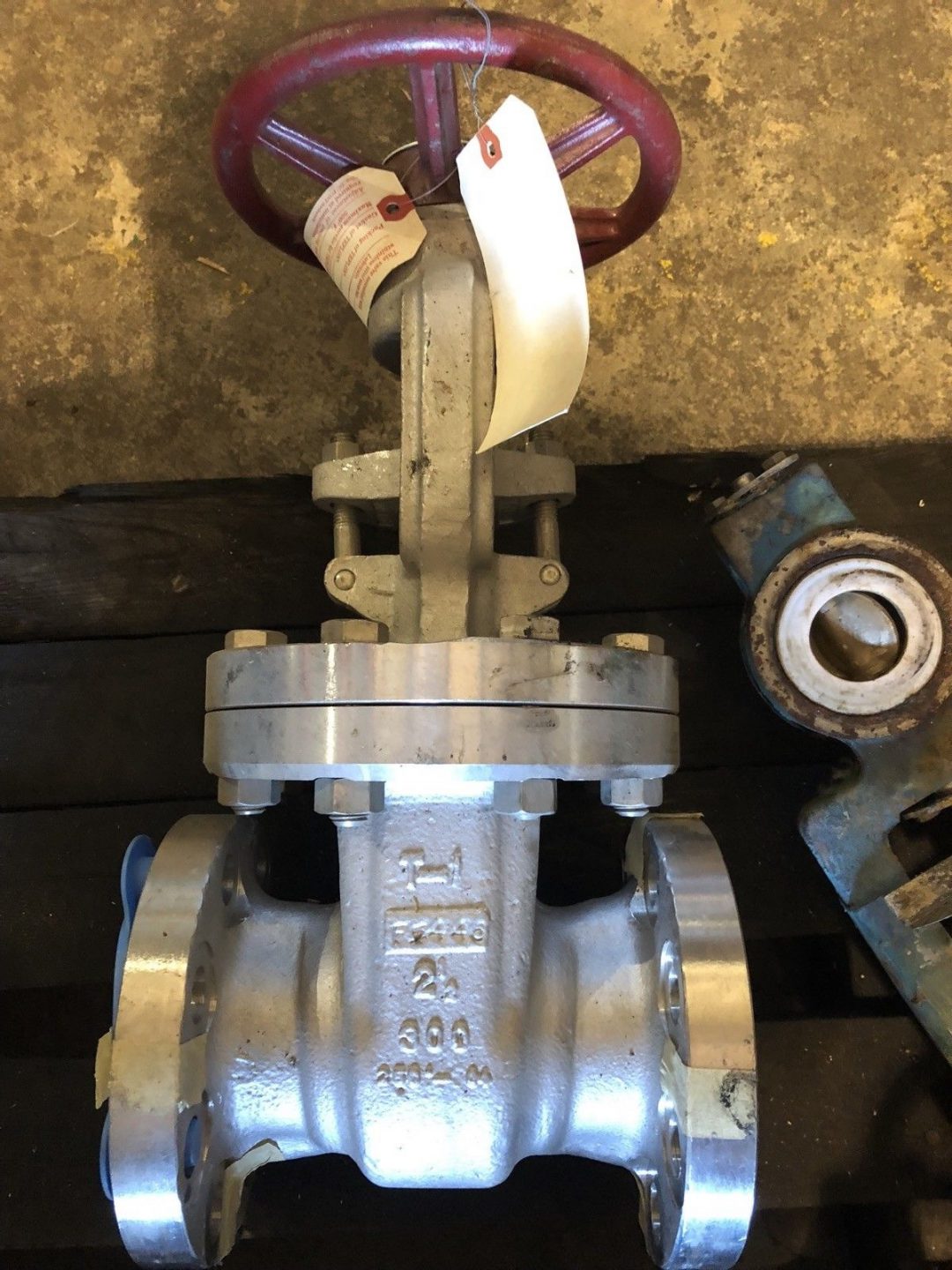 LADISH GATE VALVE 2-1/2" 300 CF8