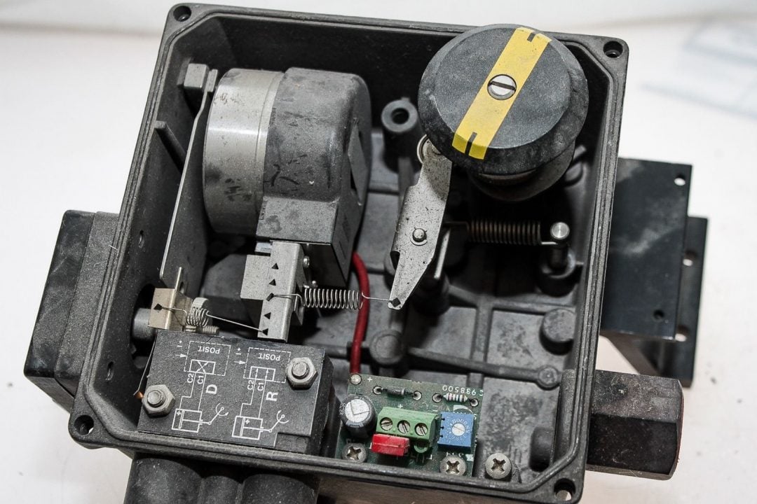 NELES-JAMESBURY NE 742/S 4-20VDC ELECTRO-PNEUMATIC VALVE POSITIONER (B144)