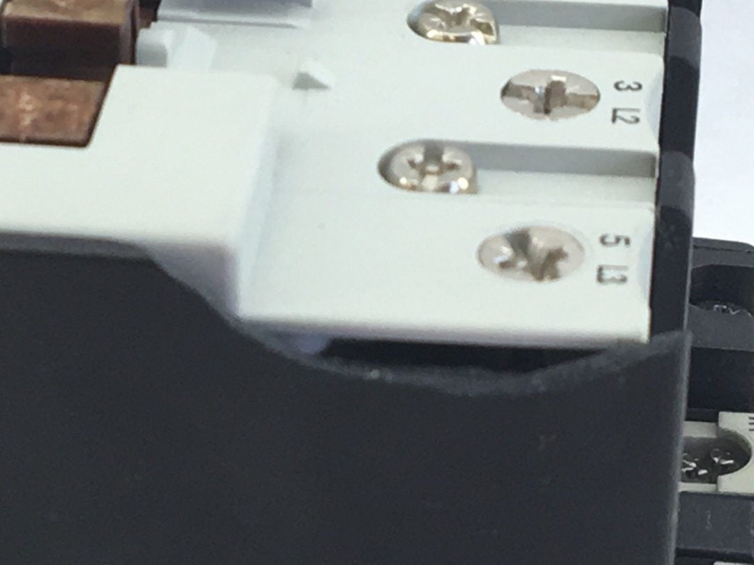 KLOCKNER MOELLER DIL2AM-G CONTACTOR 24VDC 3-POLE (F132)