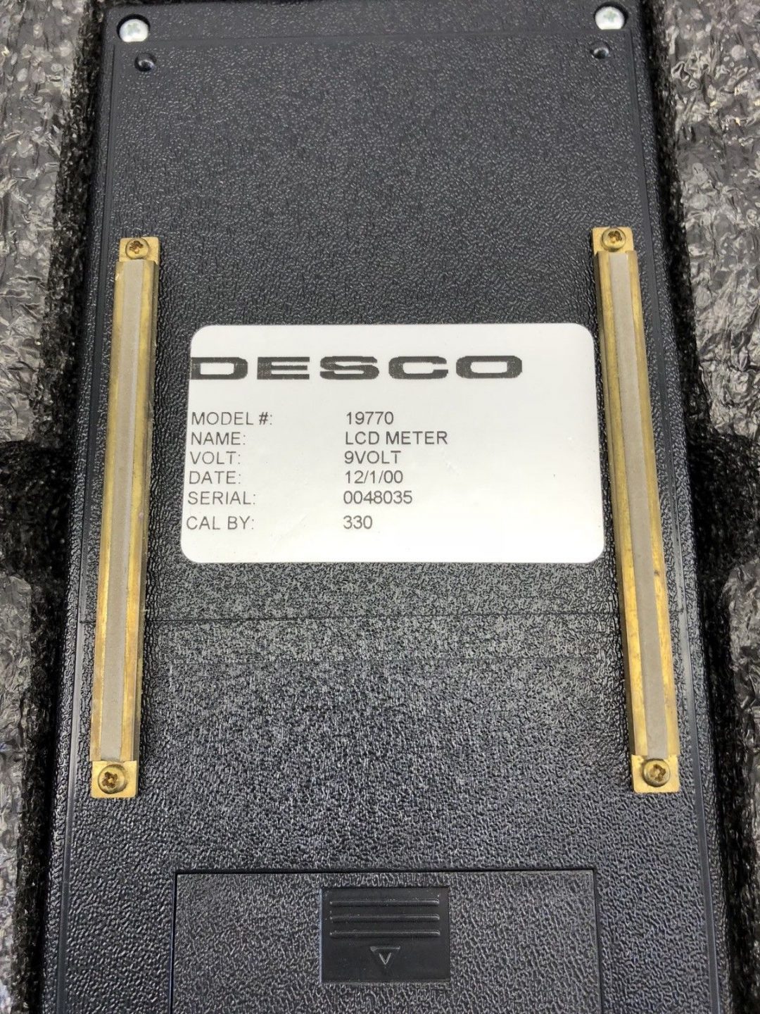 DESCO 19770 LCD MEGOHMMETER SURFACE RESISTANCE TEST KIT, 9 VOLT