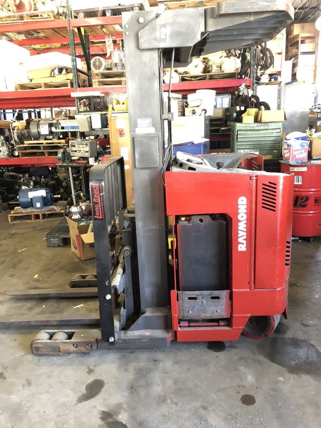 Raymond EASI R40TT 4000 Pound Capacity Electric Reach Forklift