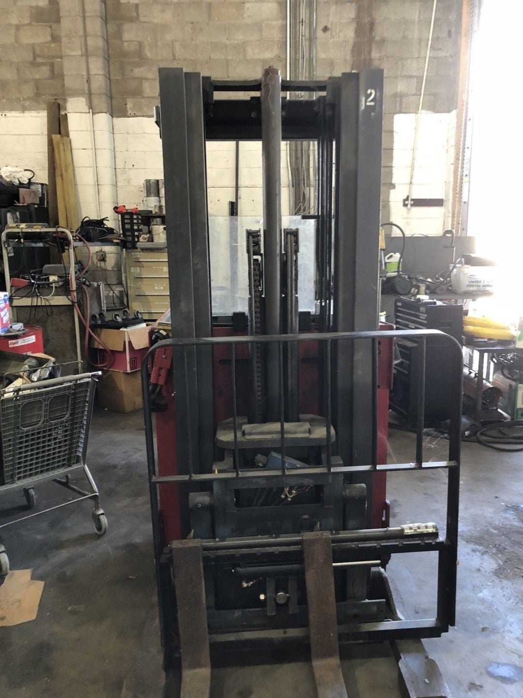 Raymond EASI R40TT 4000 Pound Capacity Electric Reach Forklift