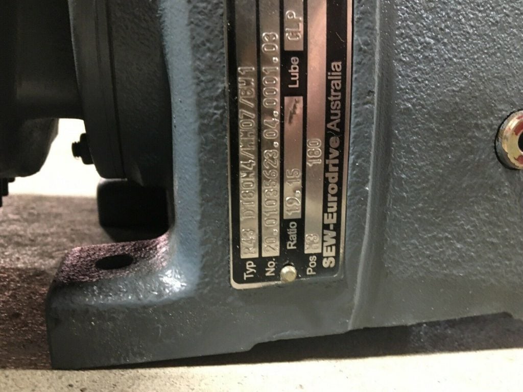 SEW EURODRIVE R43 DT80M4/HM07/BW1