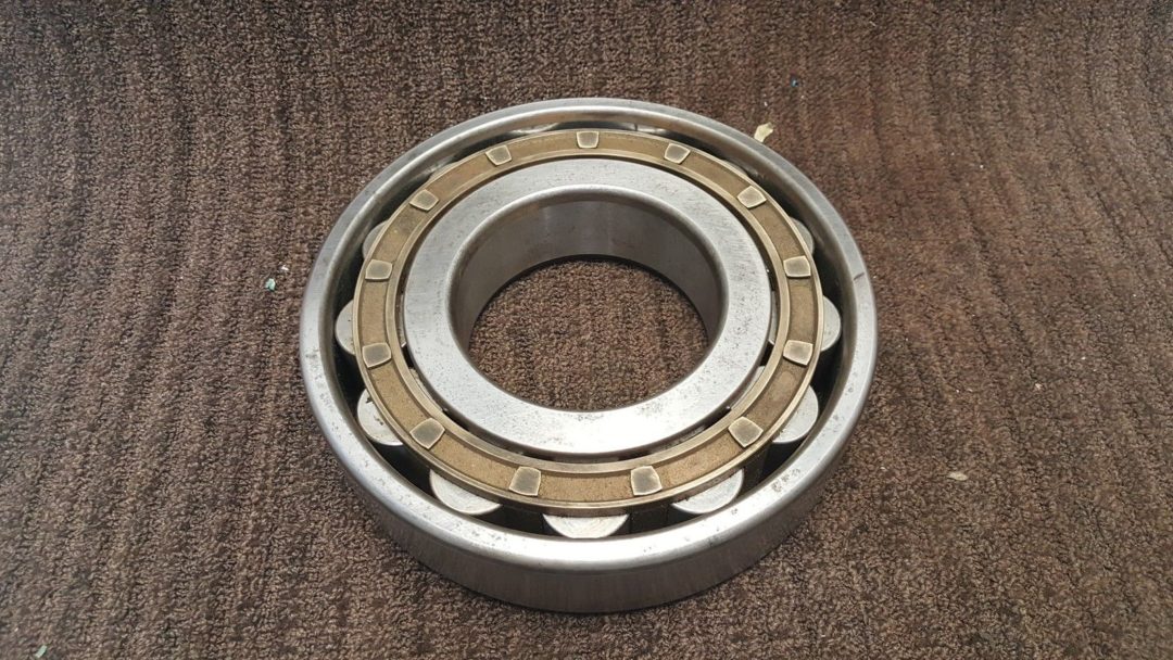 SKF NU 320 ECM Cylindrical Roller Bearing ** (B197)